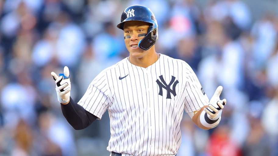 What is the MLB record for most home runs hit in a game by one team?