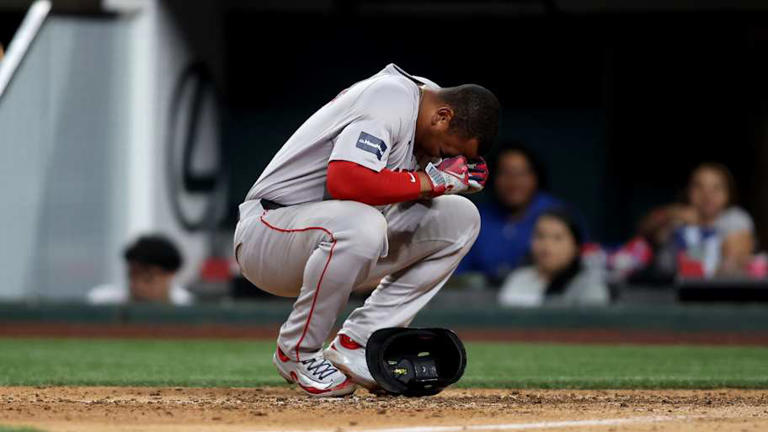 ¿Por qué Alex Cora descartó a Rafael Devers para la tercera base de ...