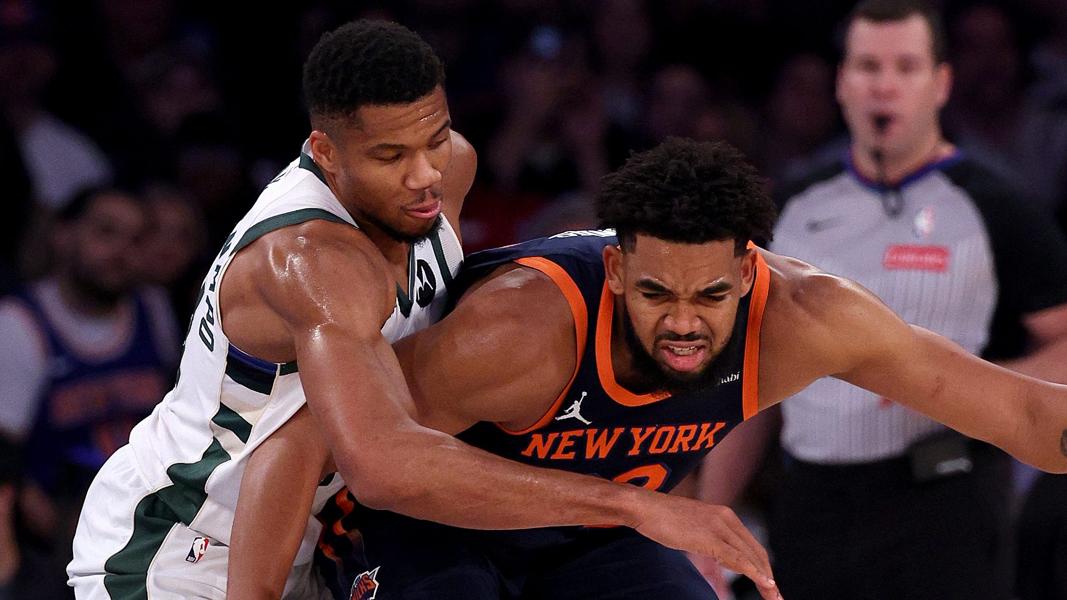 Giannis Sets Off Knicks Rumors With 2-Word Tweet