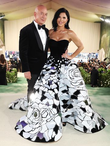 Jeff Bezos shows off growing beard with unique cowboy-inspired look ...