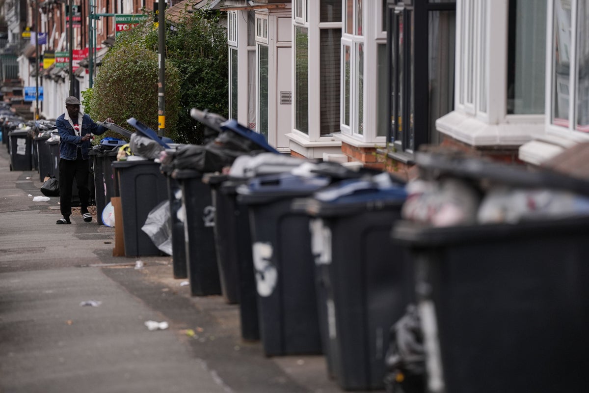 Major incident declared over bin strike as 17,000 tonnes of waste left ...