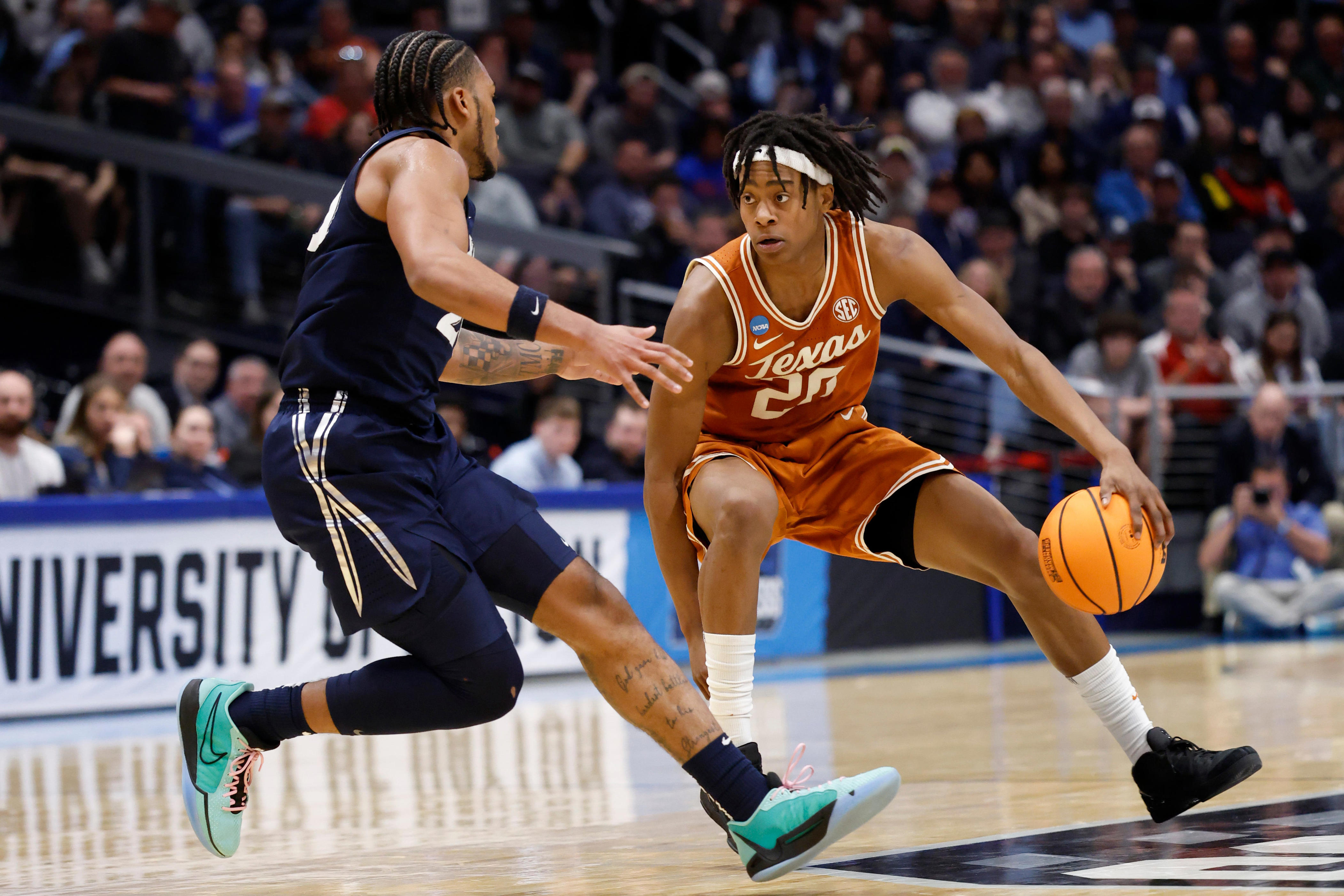 Former Texas forward transfers into Oregon basketball program