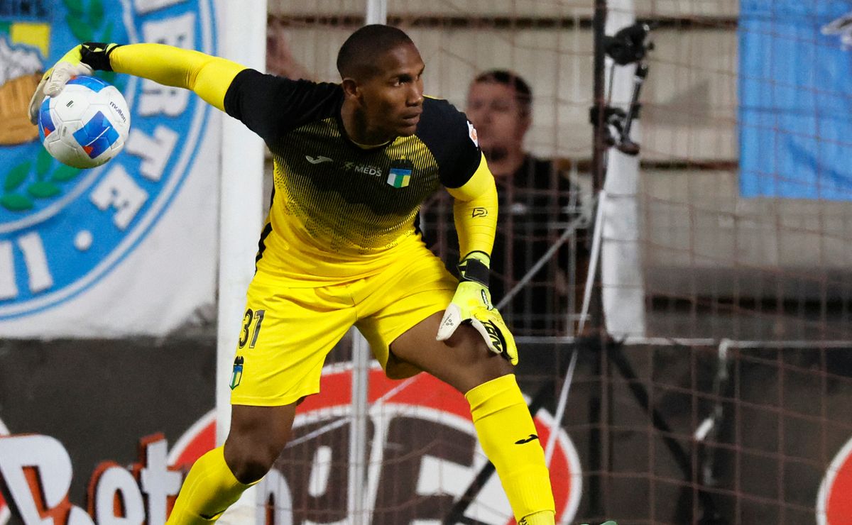 Omar Carabalí fue figura en O’Higgins y recuerda: “En Colo Colo fui quinto”