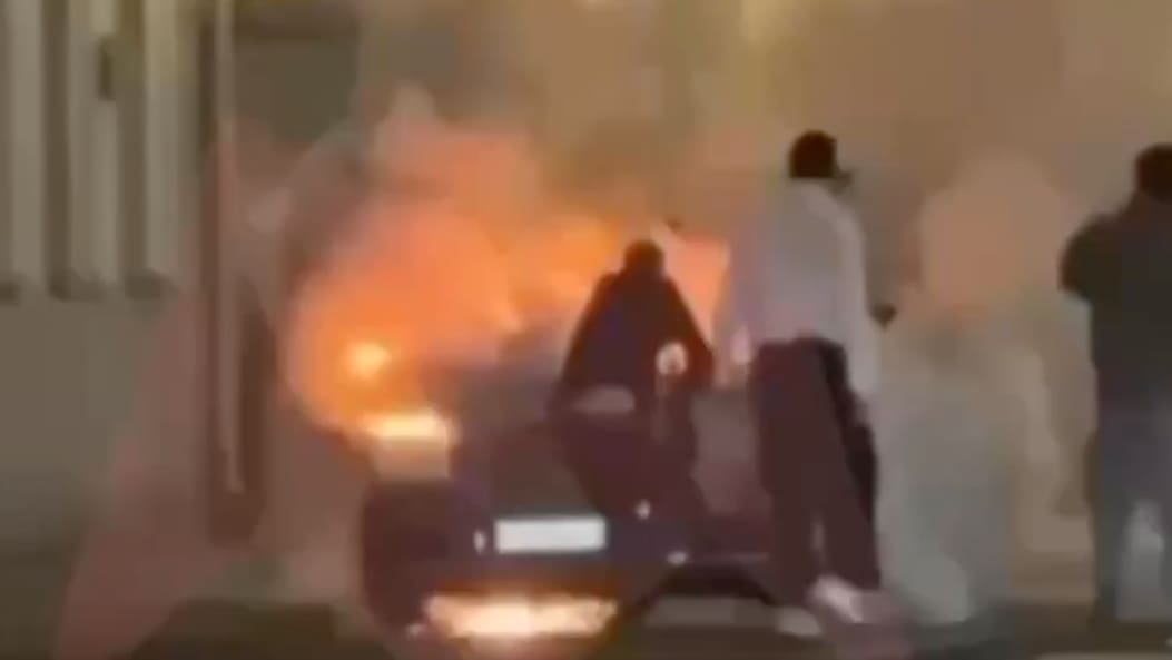 War es ein Anschlagsversuch?: Limousine aus Putins Flotte explodiert in ...