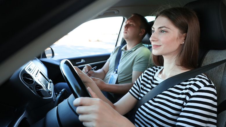 10 Common Mistakes That Cause People To Fail Their Driving Test (And ...