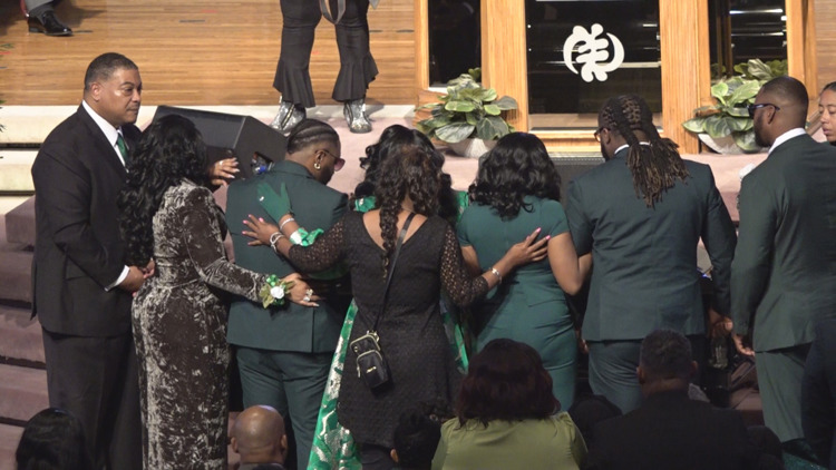 Hundreds gather to honor Pastor Ricky Floyd at funeral service