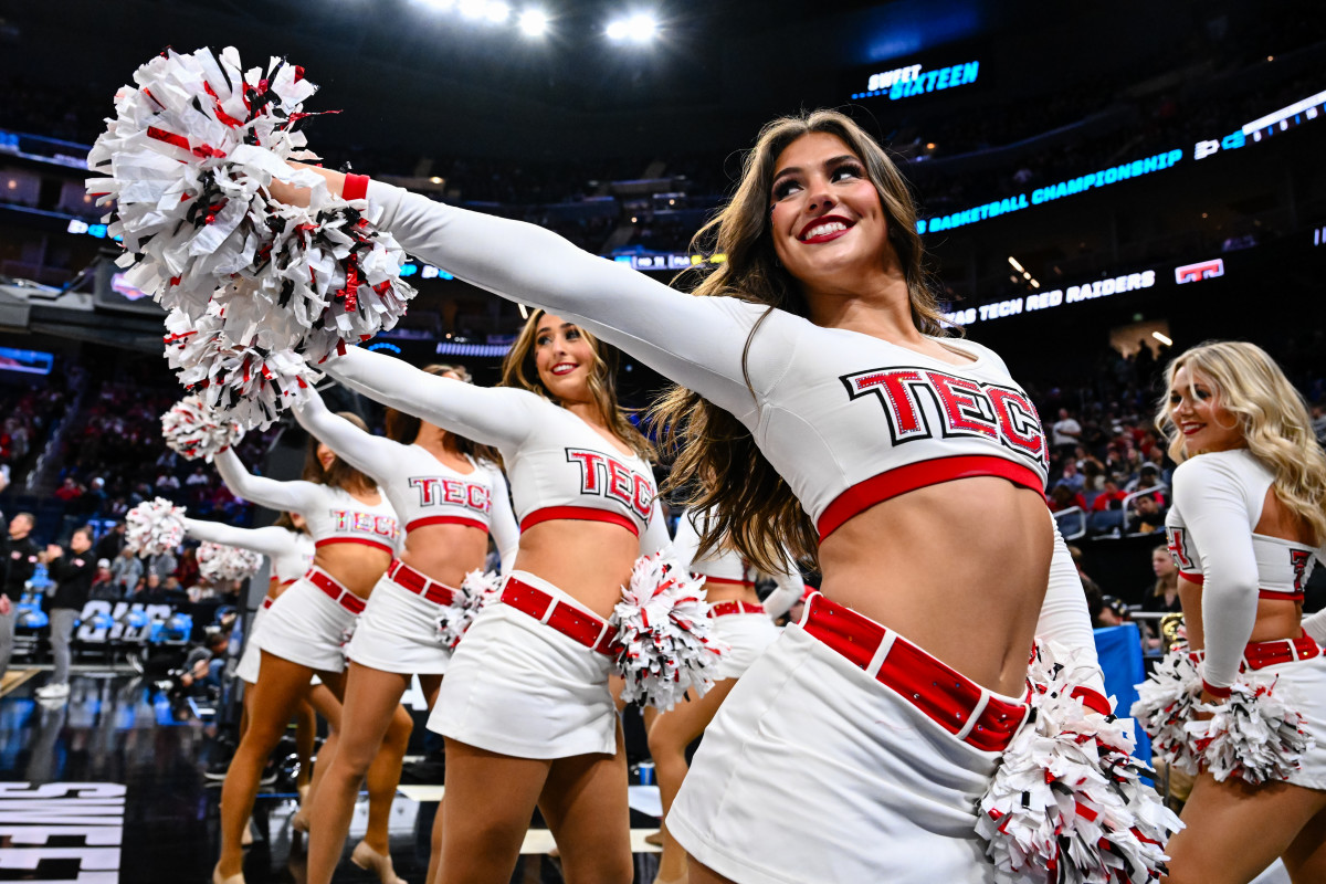 Texas Tech Cheerleader Turns Heads Before Elite Eight Game