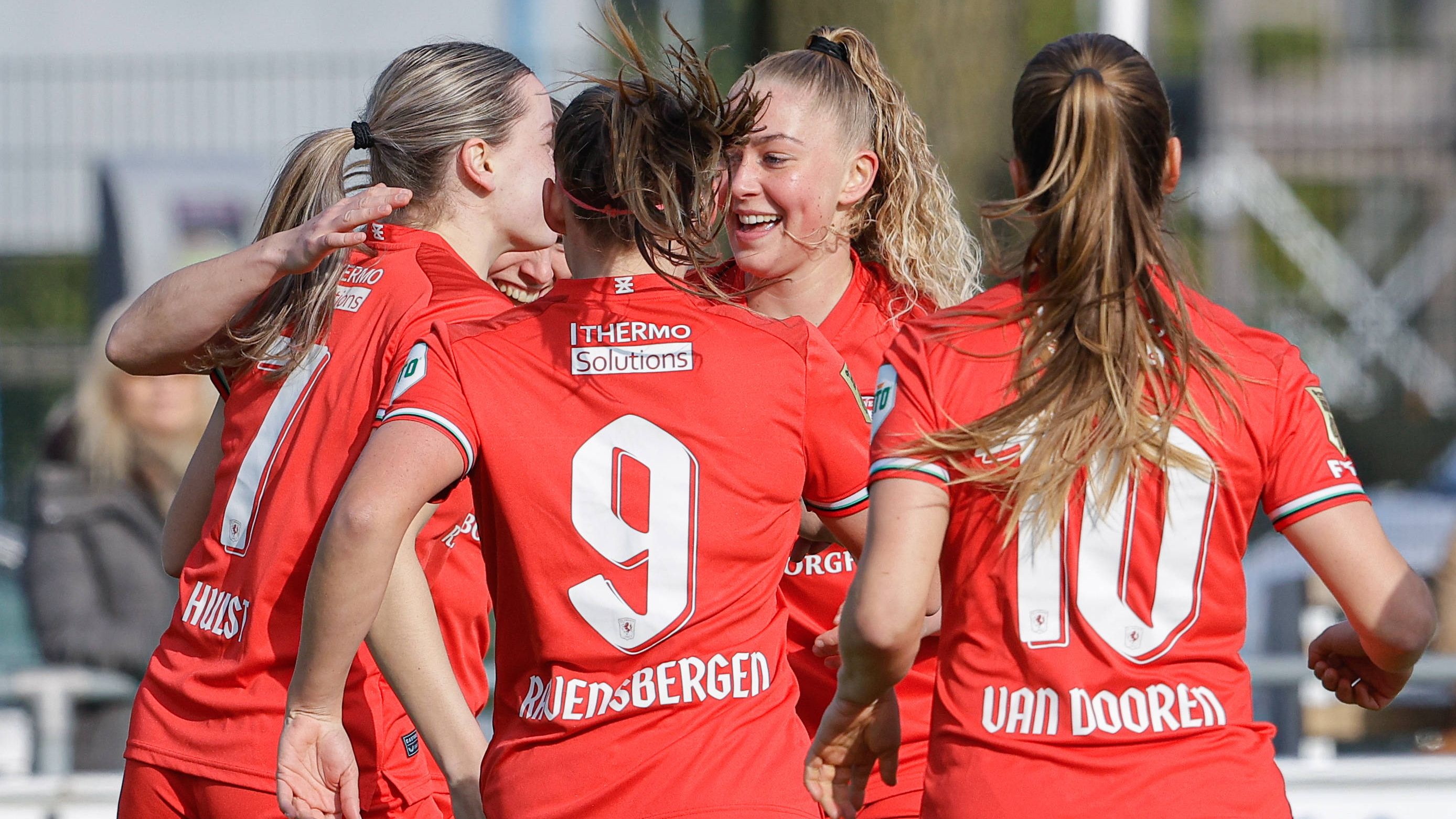 FC Twente Vrouwen scoort liefst 10 (!) keer en grijpt koppositie ...