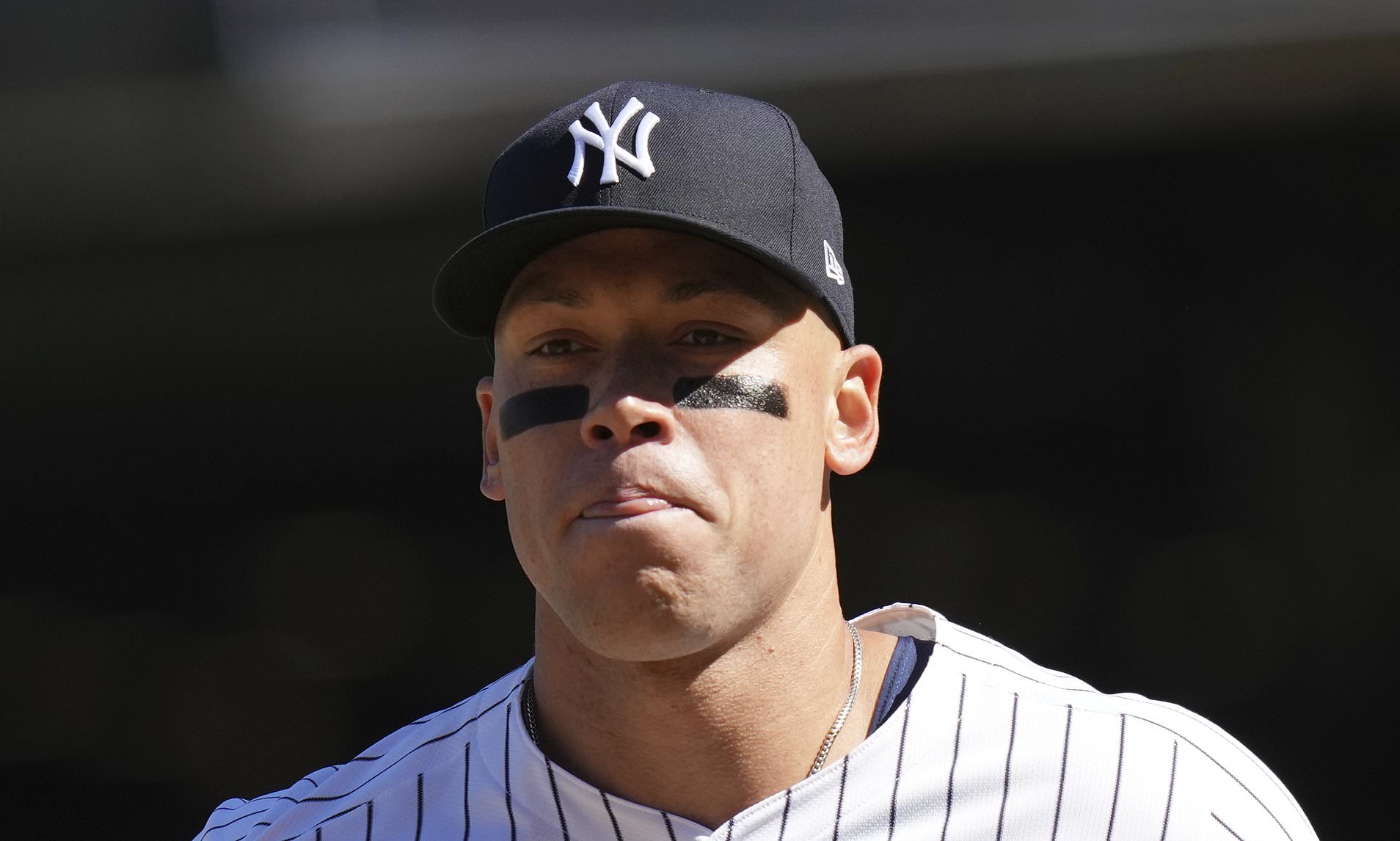 Wild scenes as Yankees blast three straight home runs off ex-pitcher ...