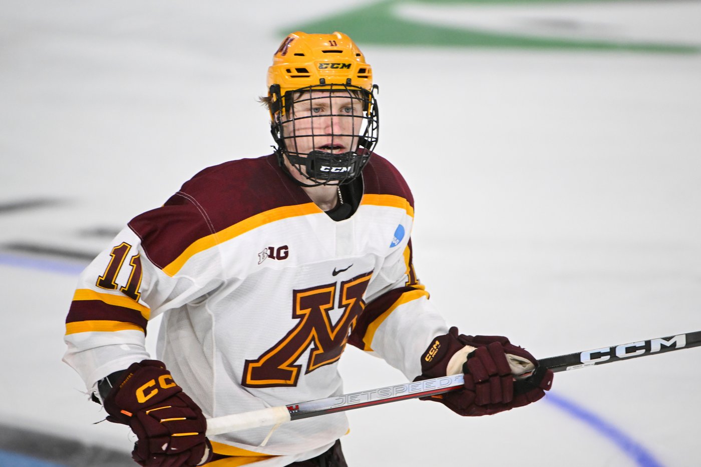 Blackhawks: des ententes avec les espoirs Oliver Moore et Sam Rinzel