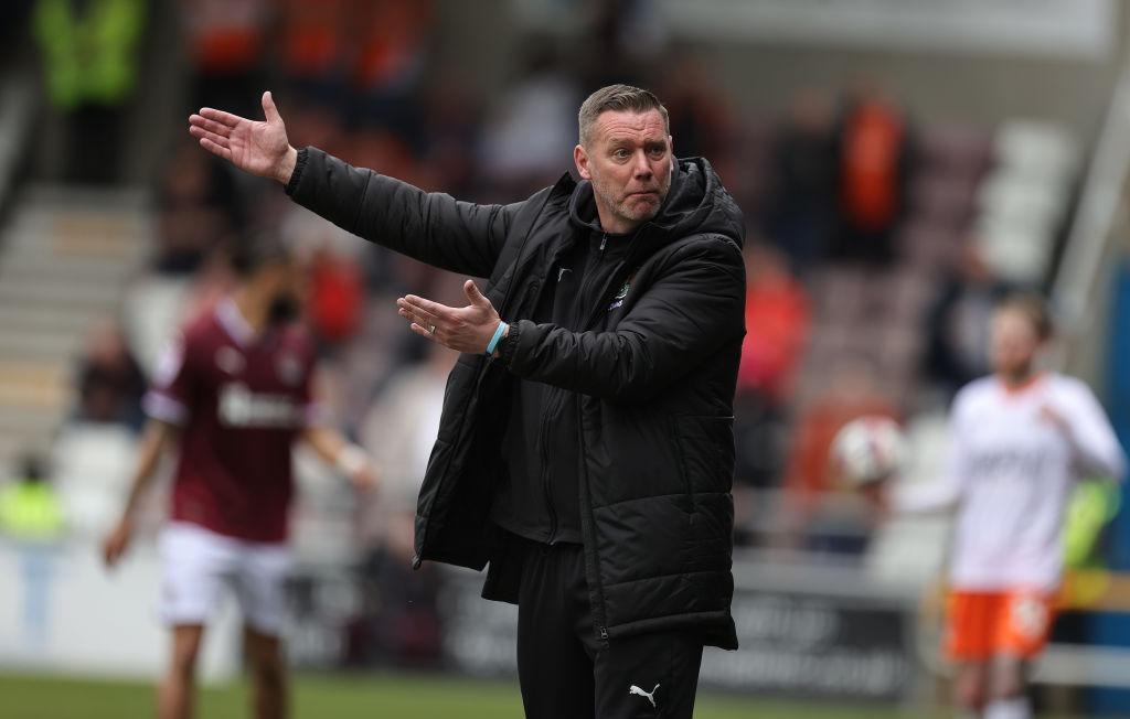 'Angry' Kevin Nolan rages at 'disgrace' after officials miss 'massive ...