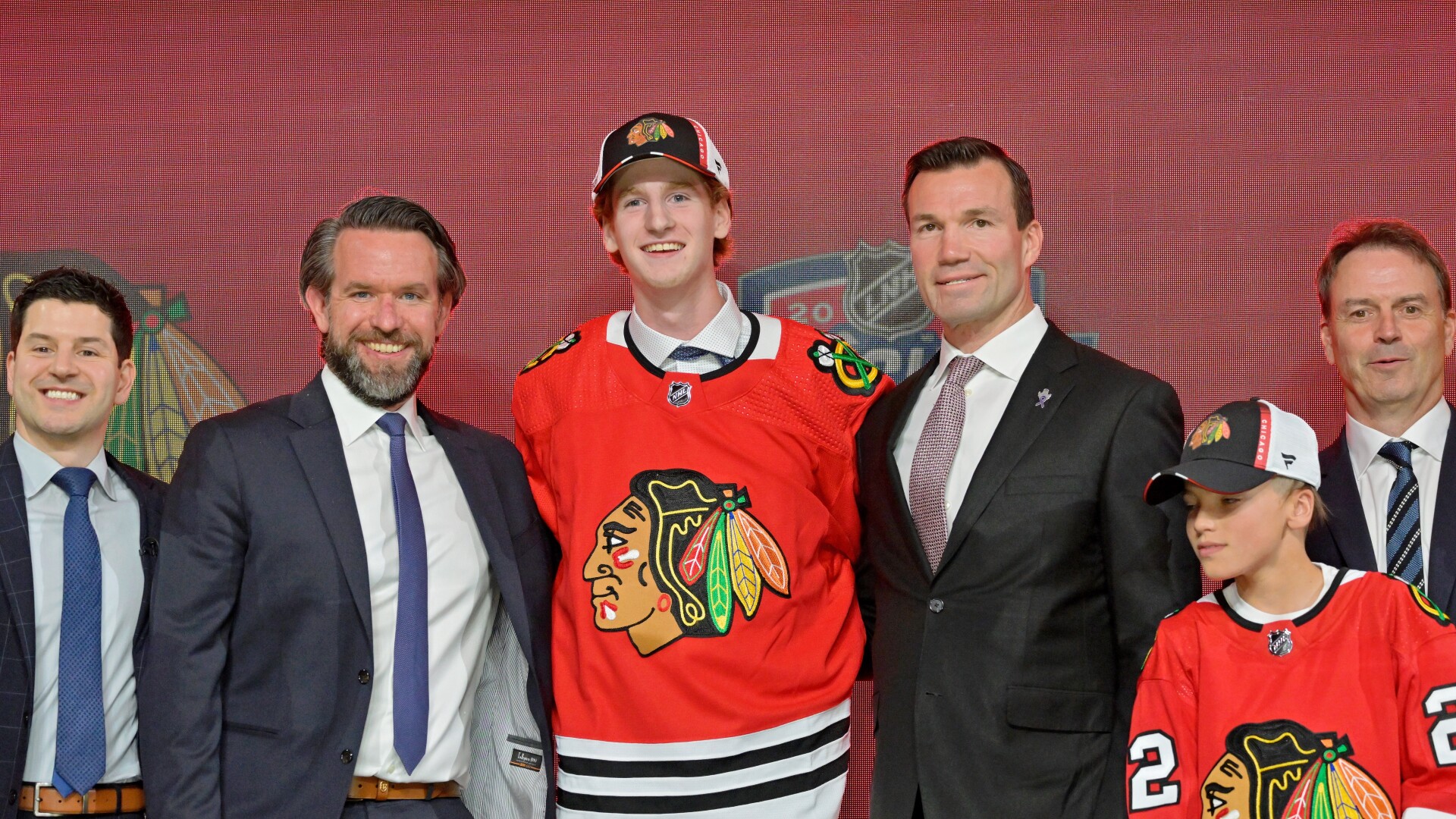 Blackhawks agree to contracts with prospects Oliver Moore and Sam Rinzel