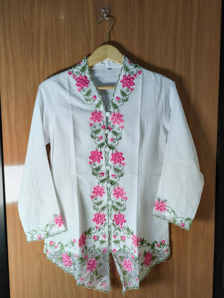 10 Rekomendasi Model Kebaya Modern untuk Cewek Plus Size