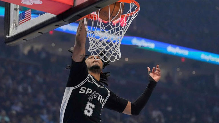 Spurs fall to Celtics (111-121) as team injuries mount, losing home ...