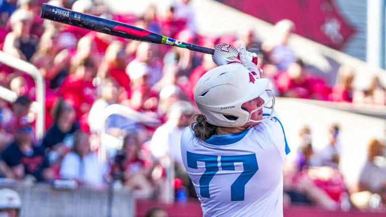Razorbacks Clinch Another SEC Series with Run-Rule Win Over Kentucky