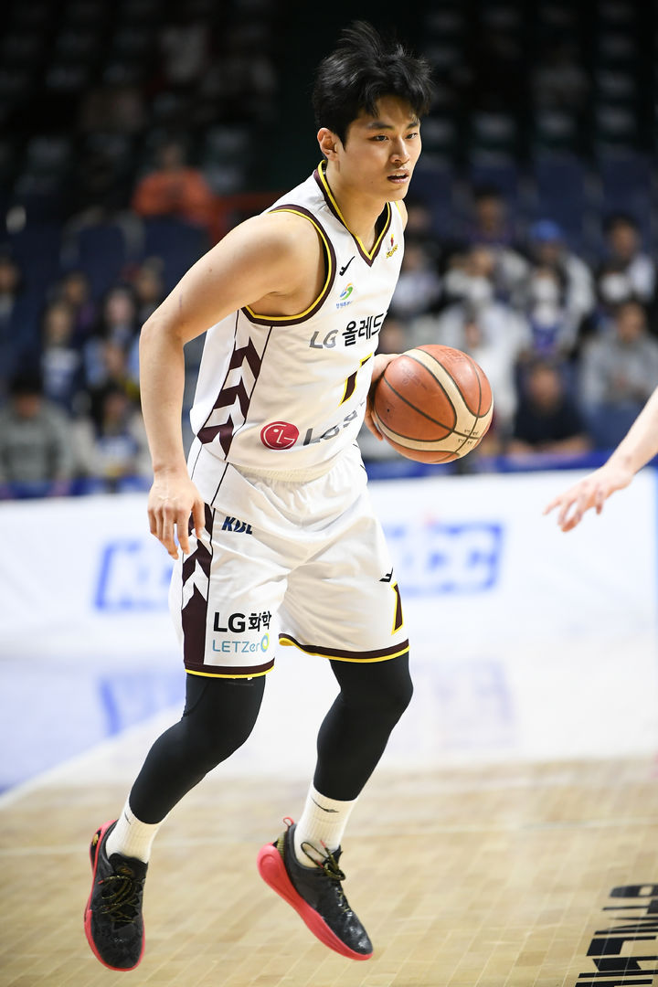 프로농구 LG, KCC 원정서 25점 차 대승…2위 탈환 성공