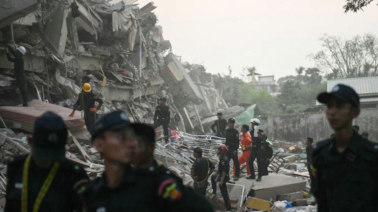 Rescuers search for survivors two days after quake kills more than ...