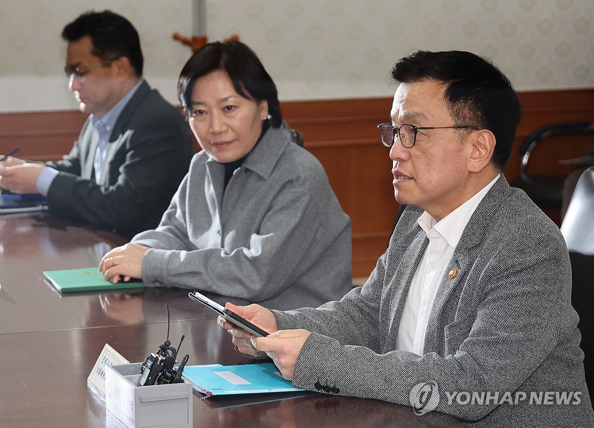 Gov't proposes 10 tln-won extra budget to support economy