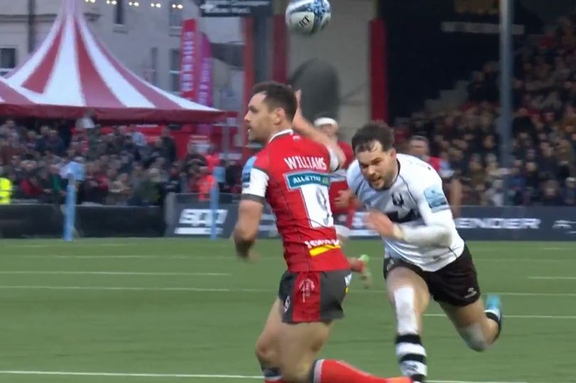 Wales rugby star pulls off 'extraordinary' moment to leave commentators ...