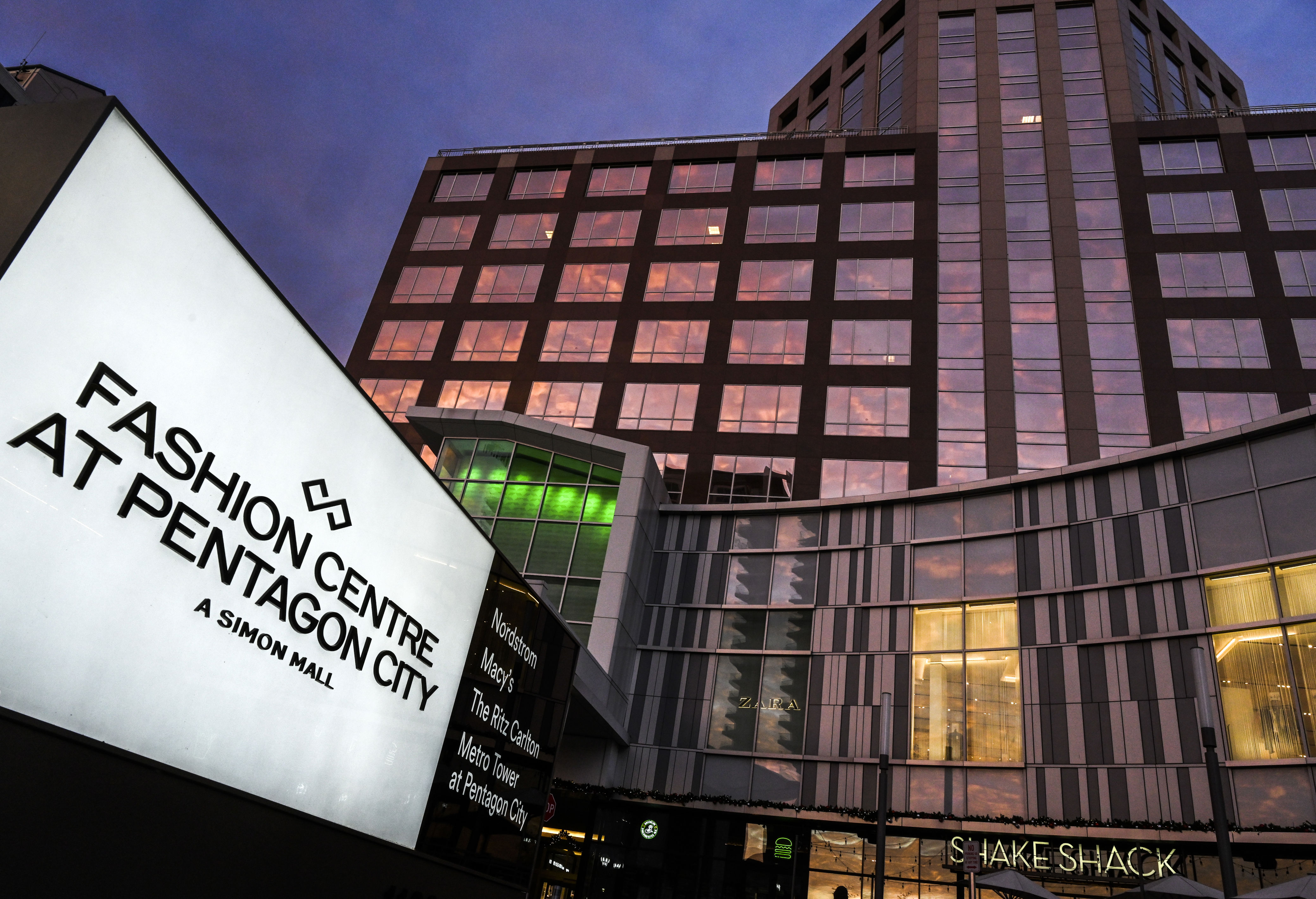 Three teens charged after fights closed Pentagon City mall, police say