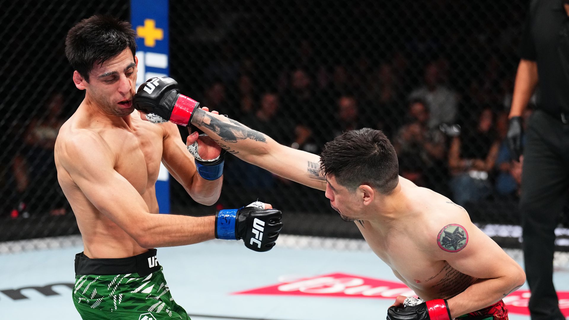 Brandon Moreno outstrikes Steve Erceg, calls for Noche UFC spot after ...