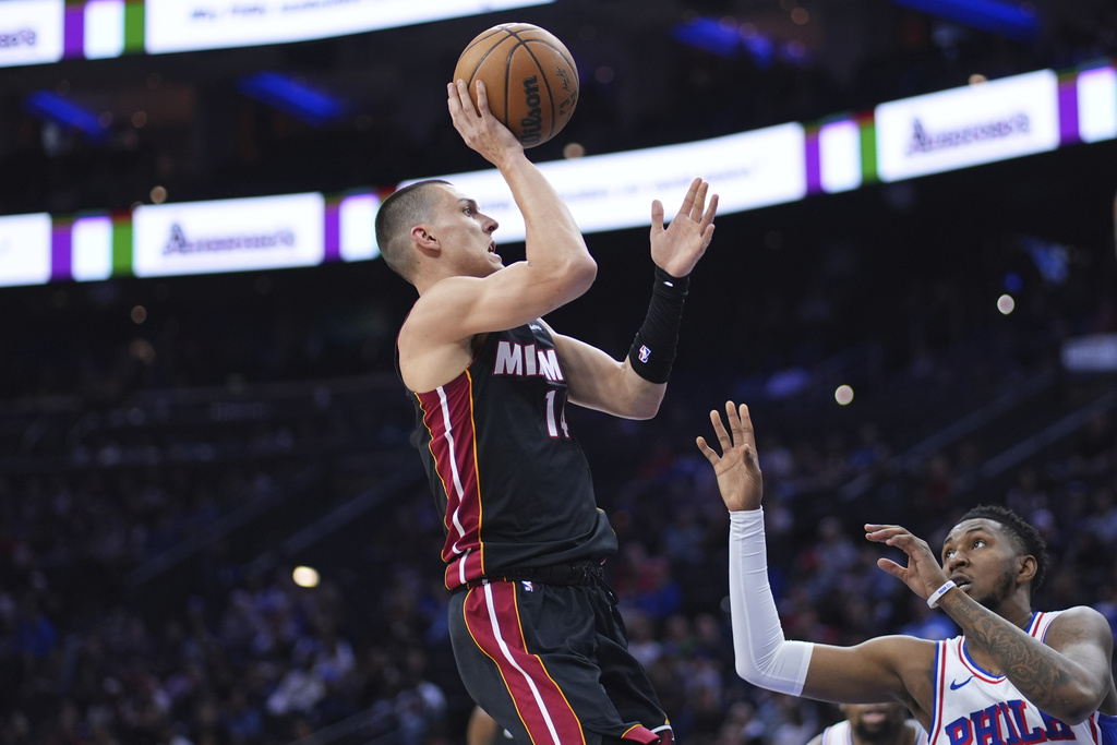 Herro scores 30 points to lead Heat to 4th straight win with 118-95 ...