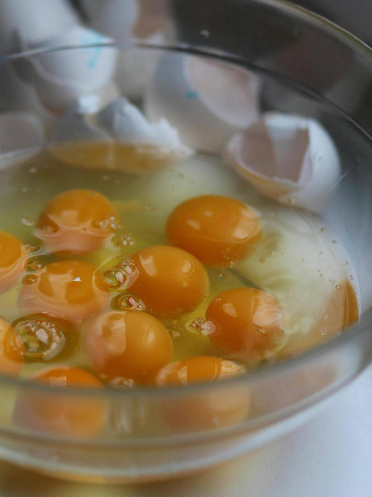 ¿Huevos con dos yemas? Esto es lo que significa realmente (y si puedes ...