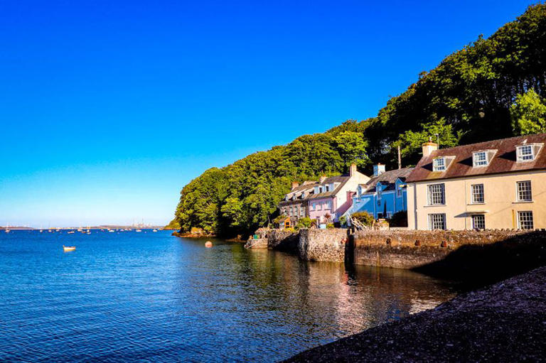 The stunning Welsh seaside pubs where the views are as good as the pints