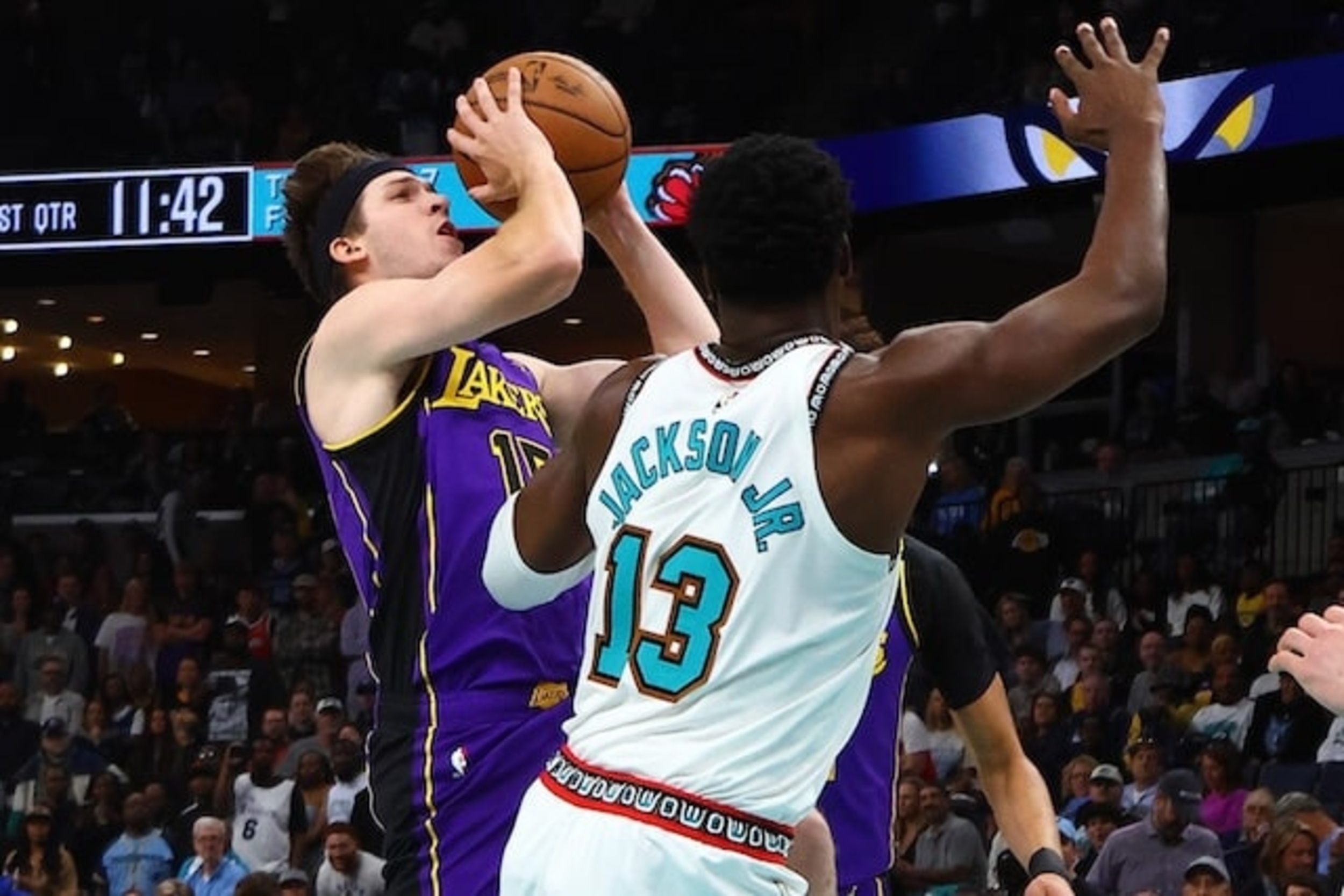 Lakers End Road Trip Strong With Big Win Over Grizzlies
