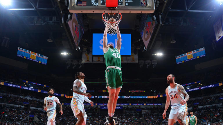 Luke Kornet’s dominant game leads Celtics to 121-111 win over Spurs