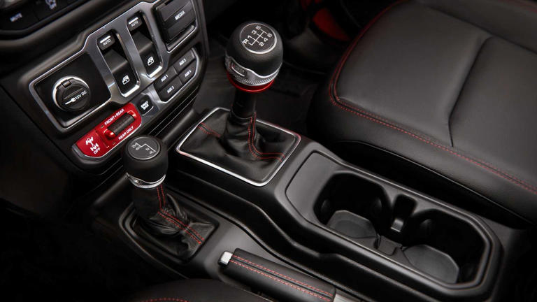 The Last 2 SUVs Left In America With A Manual Transmission