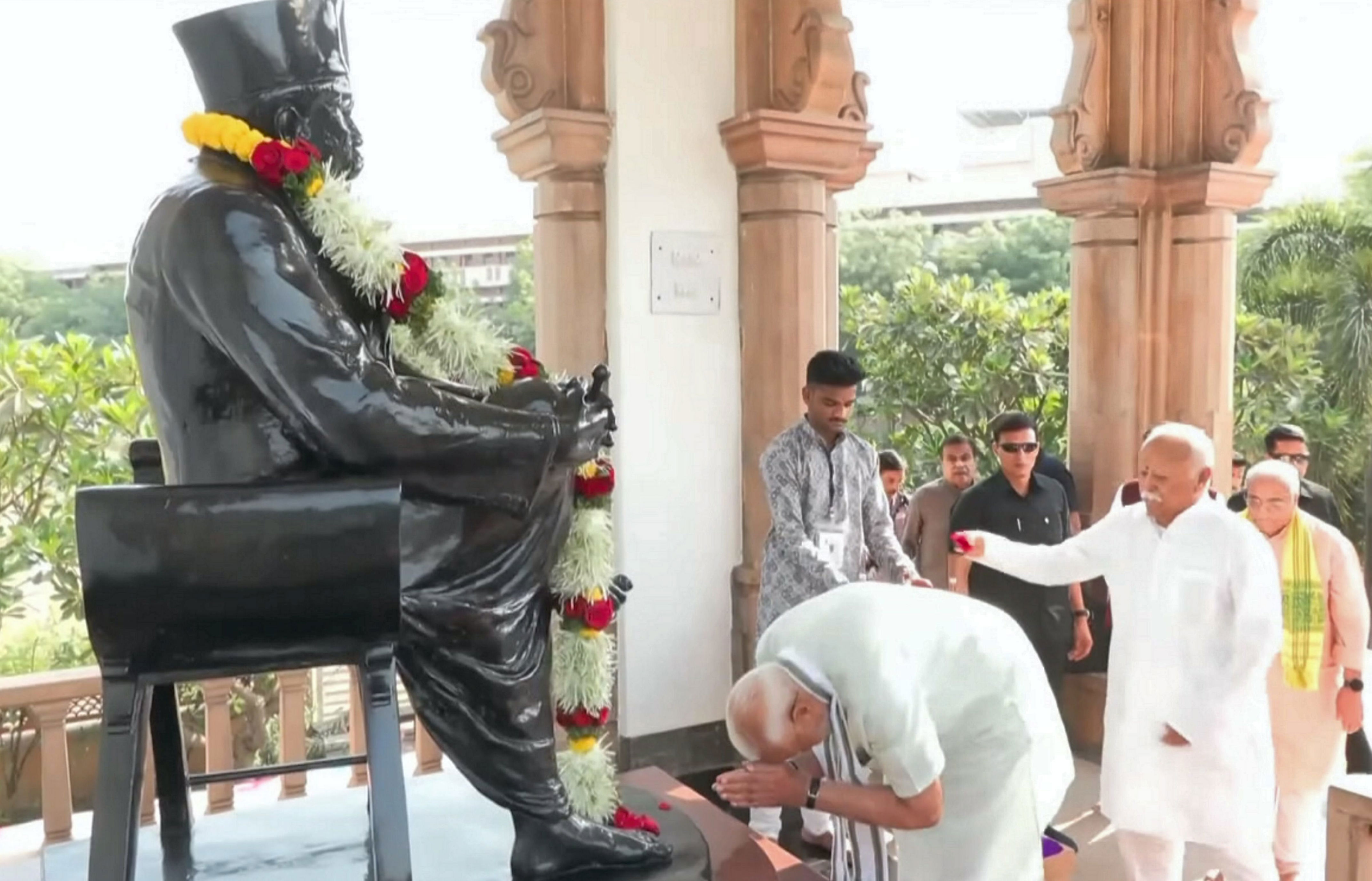 Modi visits RSS headquarters, calls Sangh banyan tree of Indian culture