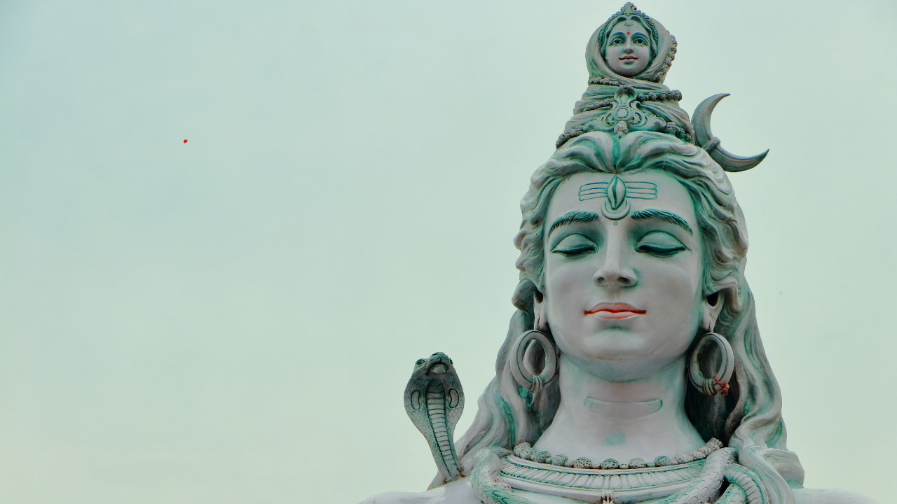 Which snake is around Lord Shiva's neck; Is it really Vasuki?