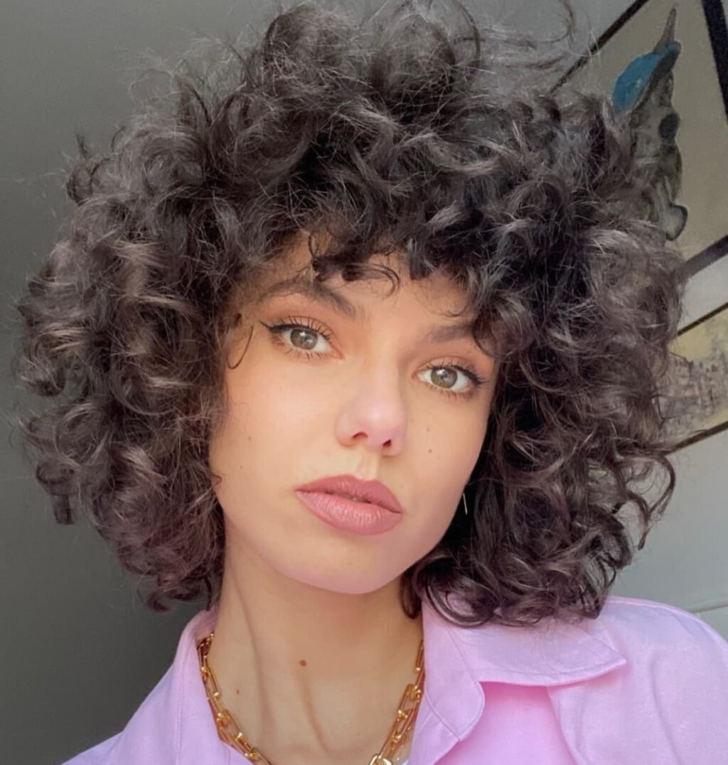 Este es el corte de pelo pixie para cabello rizado que resalta los ...