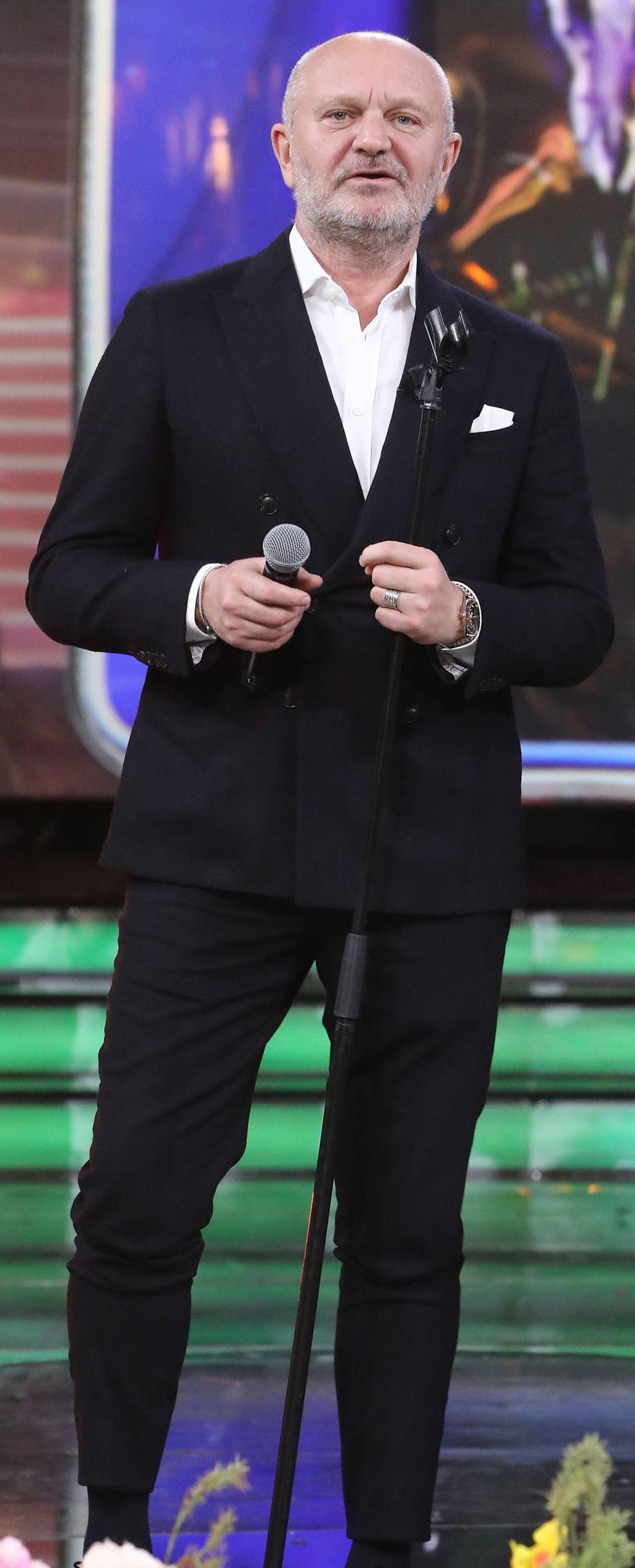 Malore per il comico Andrea Pucci: "Non sto bene". Interrotto lo show