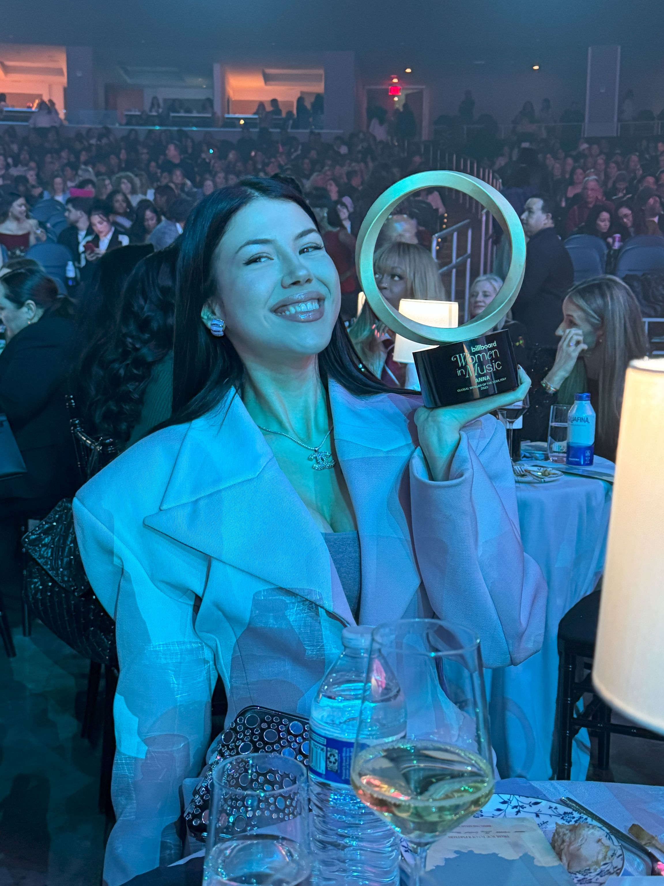 Rapper italiana Anna premiata ai Billboard Women a Los Angeles