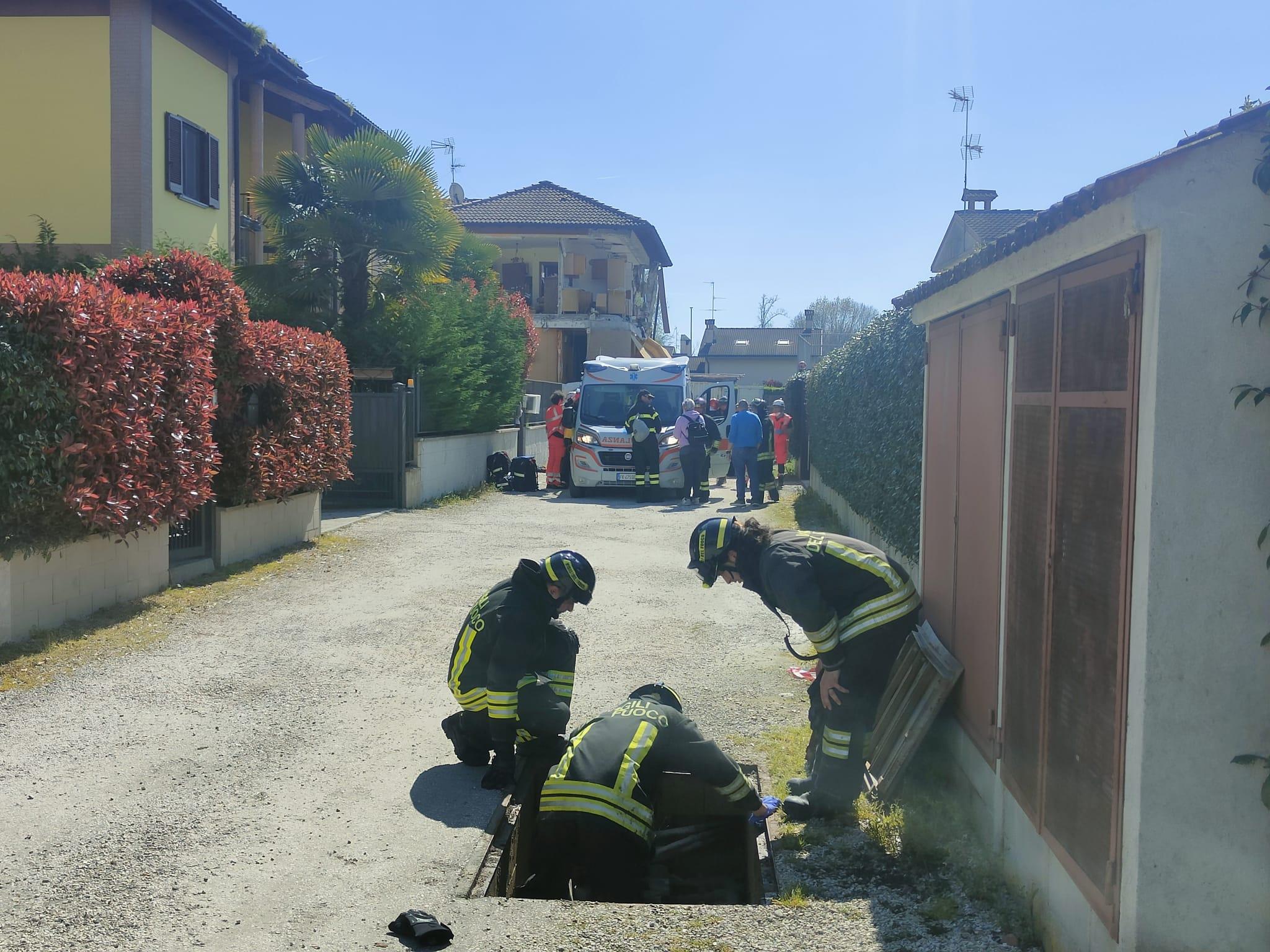 Villanterio, esplode una palazzina. Un uomo esce dalle macerie con le ...