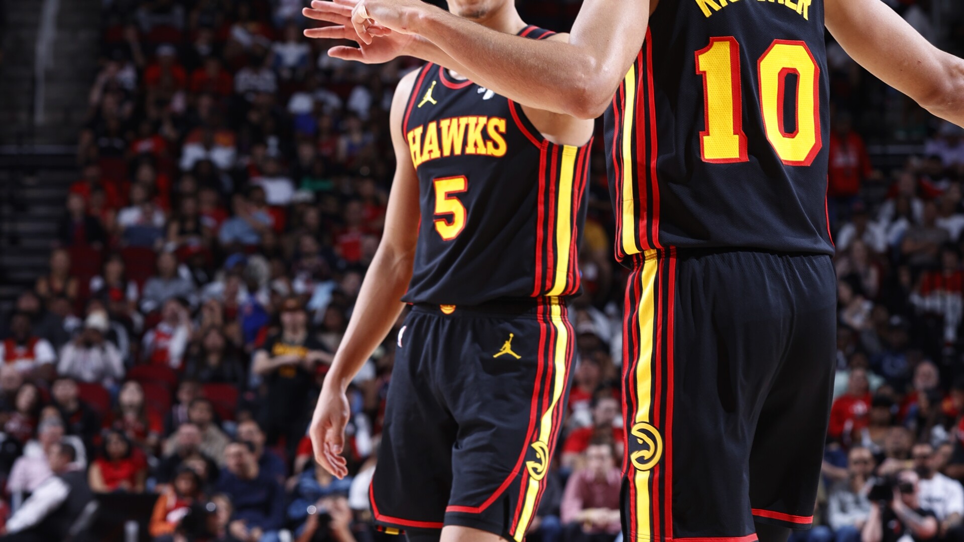 Hawks vs. Bucks Predictions: Odds, expert picks, recent stats, trends ...