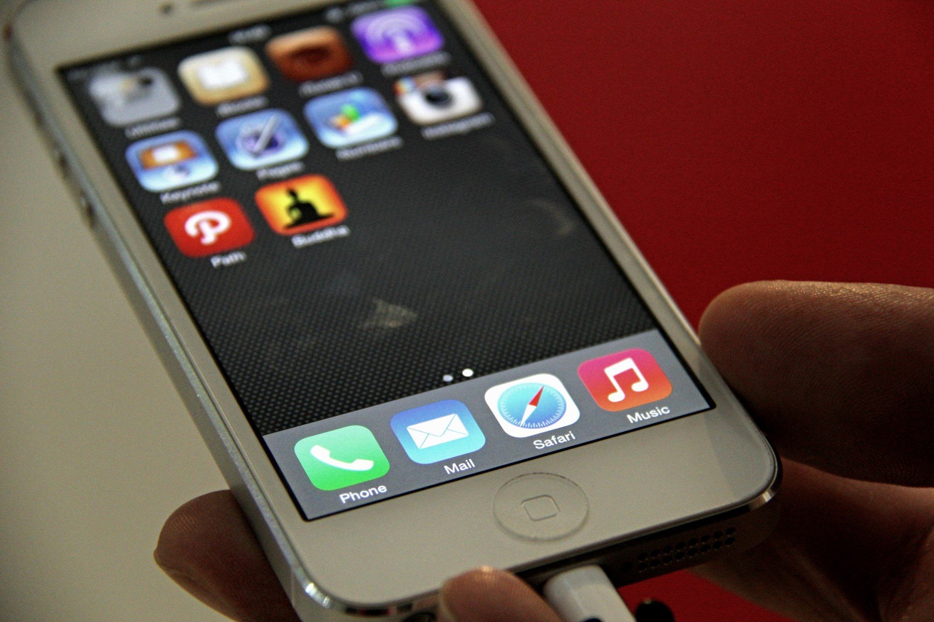 Pemerintah Batasi Usia Anak Main Medsos, Begini Aturan di Negara Lain