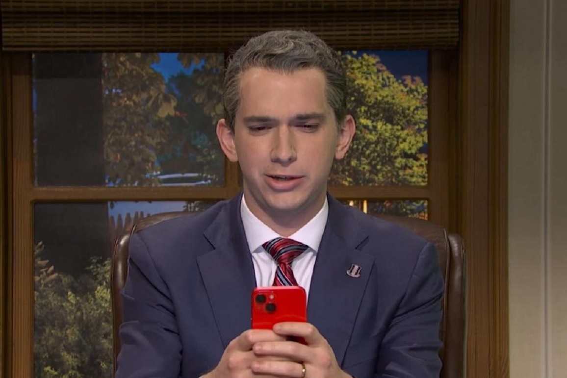 ‘SNL’ Mocks Pete Hegseth’s Group Chat Etiquette In Brutal Cold Open