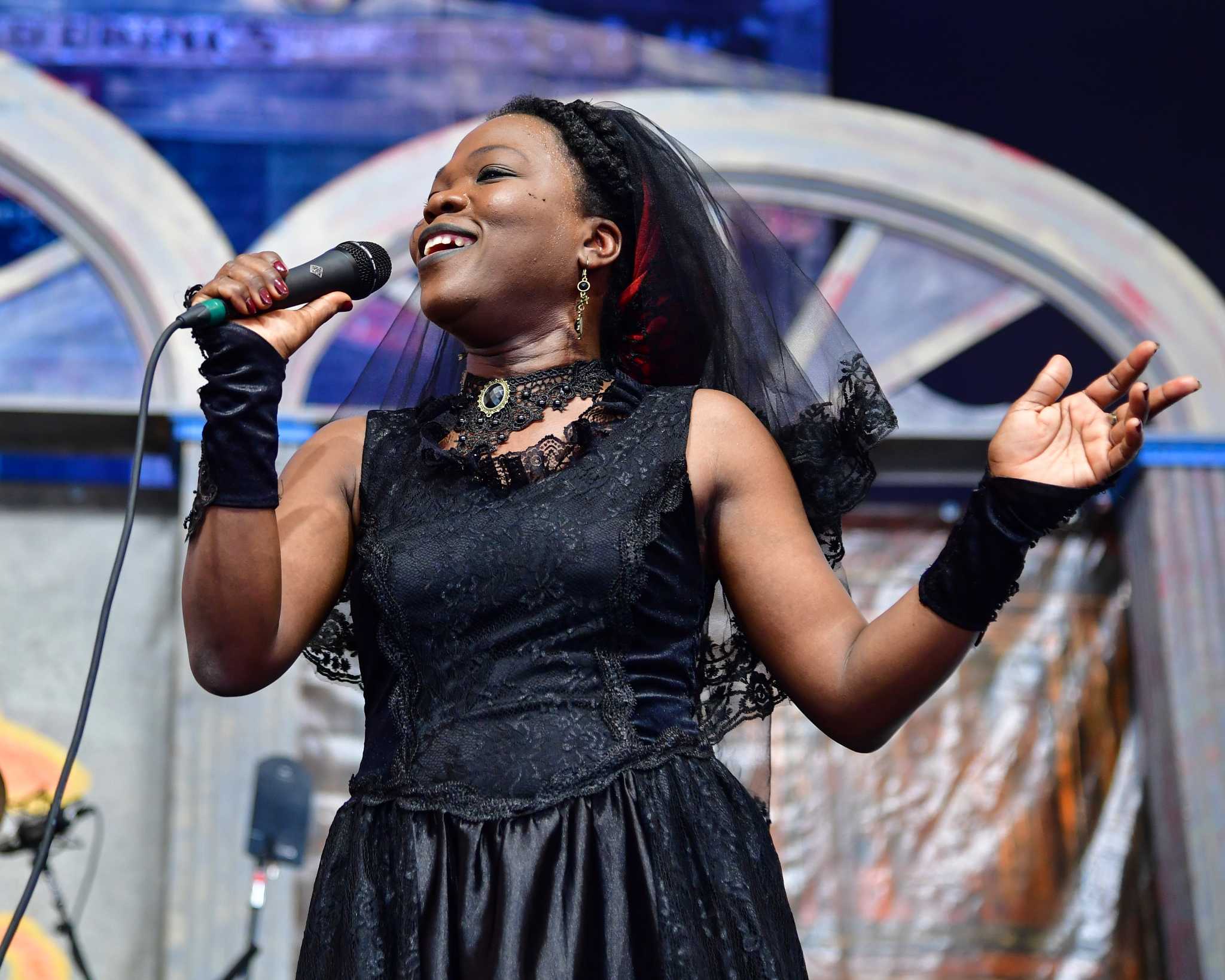 Mini-review: Moonlight Benjamin's music warms chilly March night