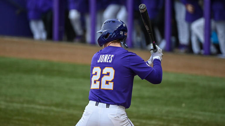 LSU sweeps Miss. St. with emphatic victory, 17-8