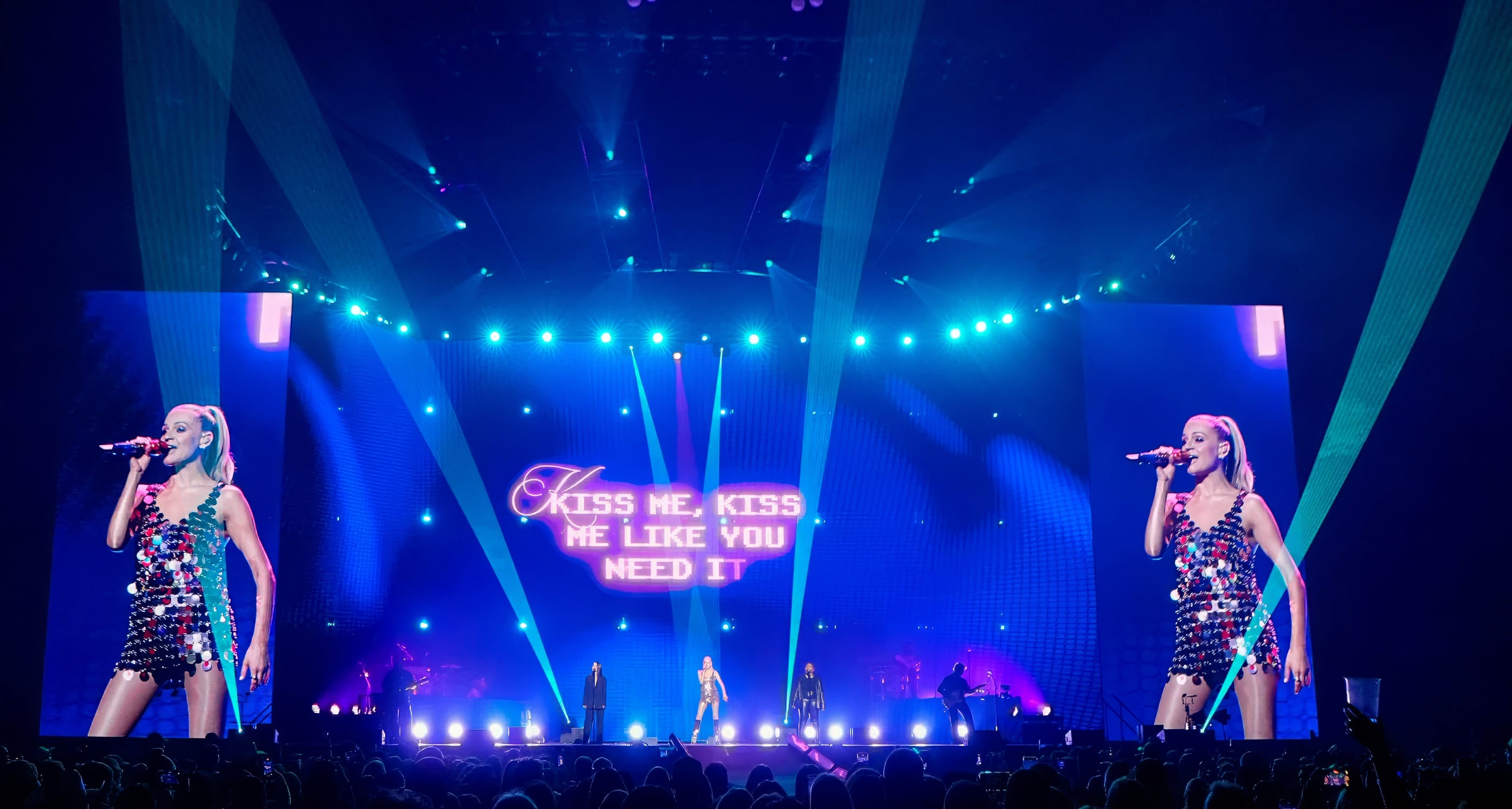 This country pop star saluted Utah fans who have followed her from ...