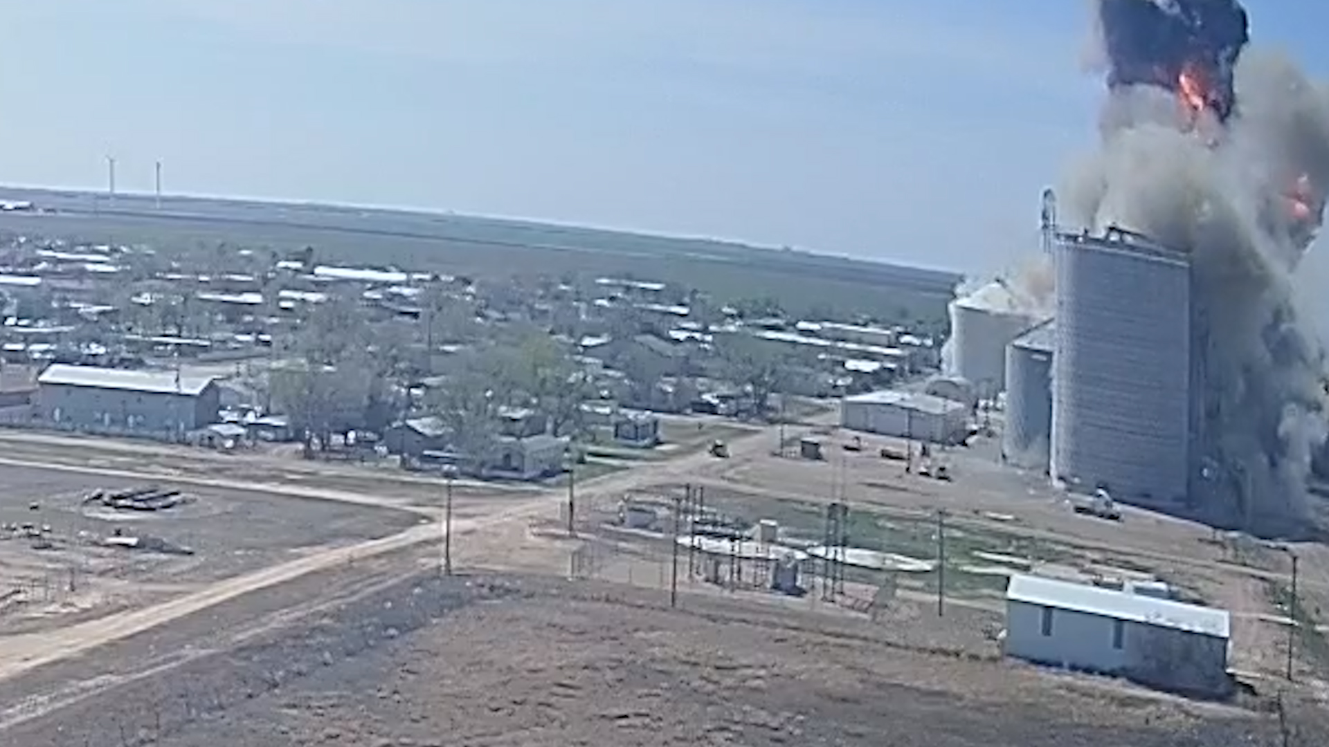 Huge explosion rocks grain elevator Texas