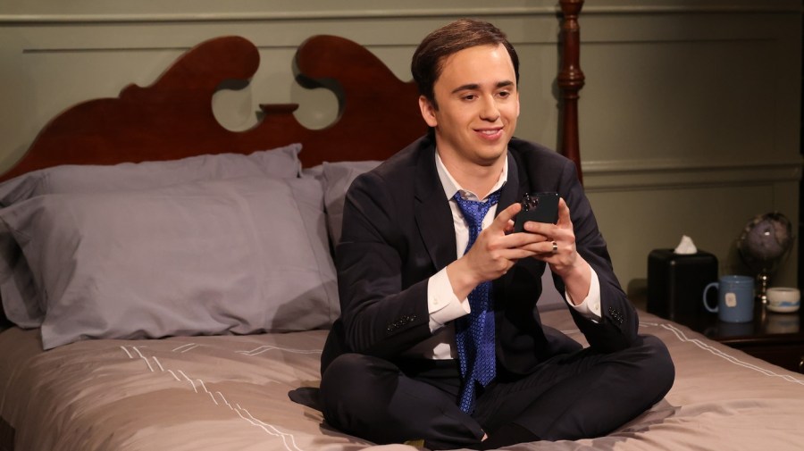 ‘SNL’ Cold Open spoofs Signal chat controversy with Trump officials ...