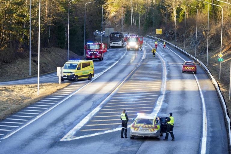 Kø på E18 i Kragerø etter brann i buss