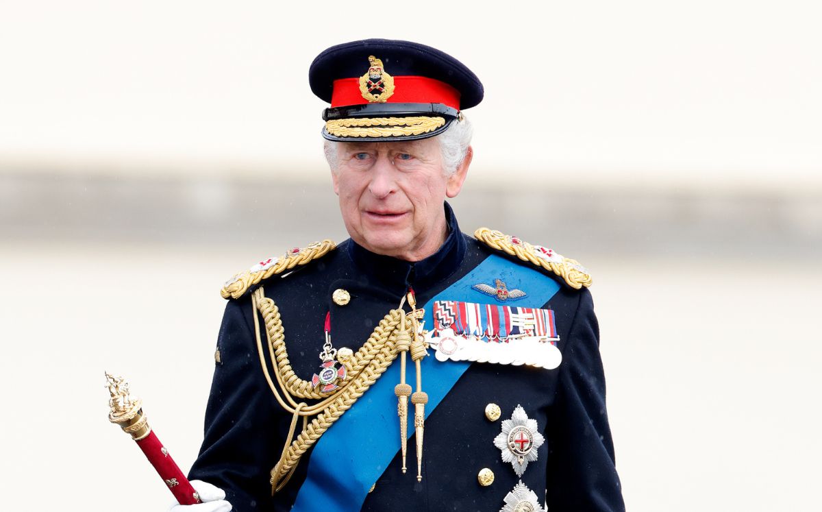En medio de su recuperación, el Rey Carlos manda urgente mensaje