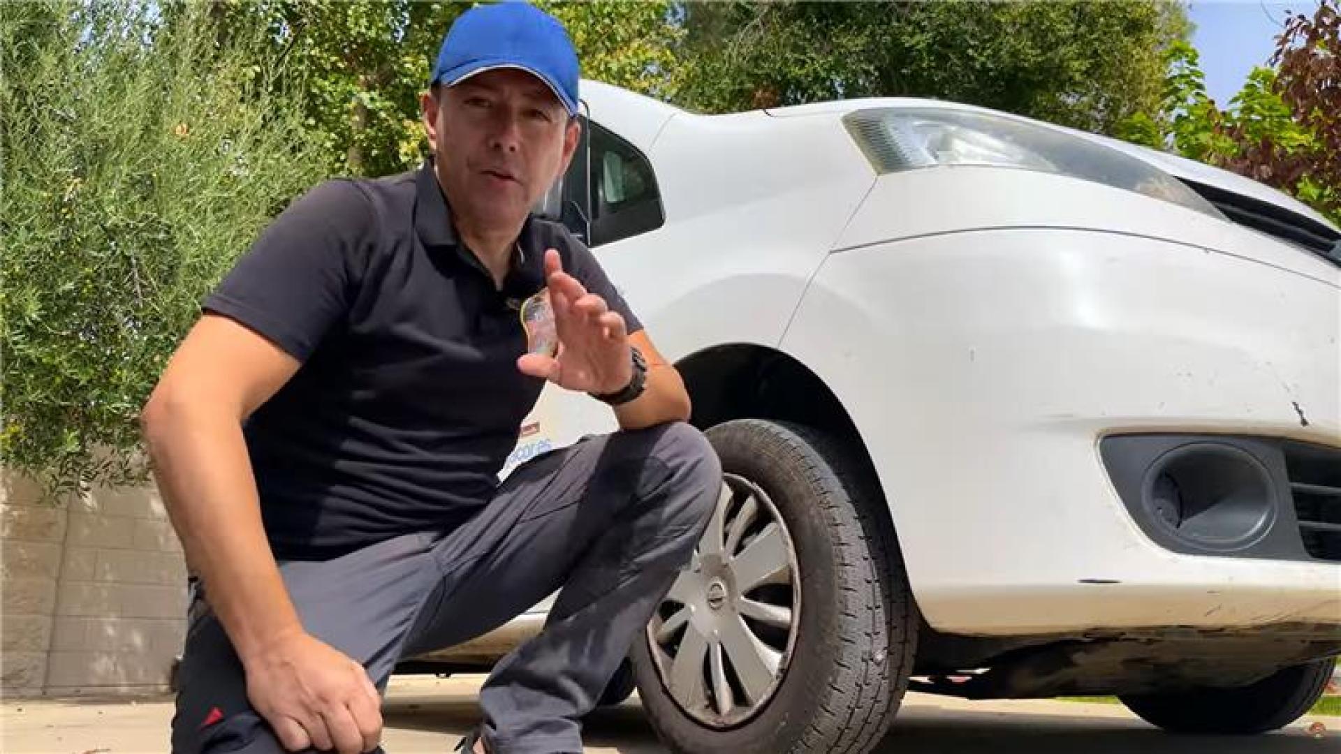 ¿Cómo arreglar un neumático pinchado sin sacarlo del coche? Un experto ...