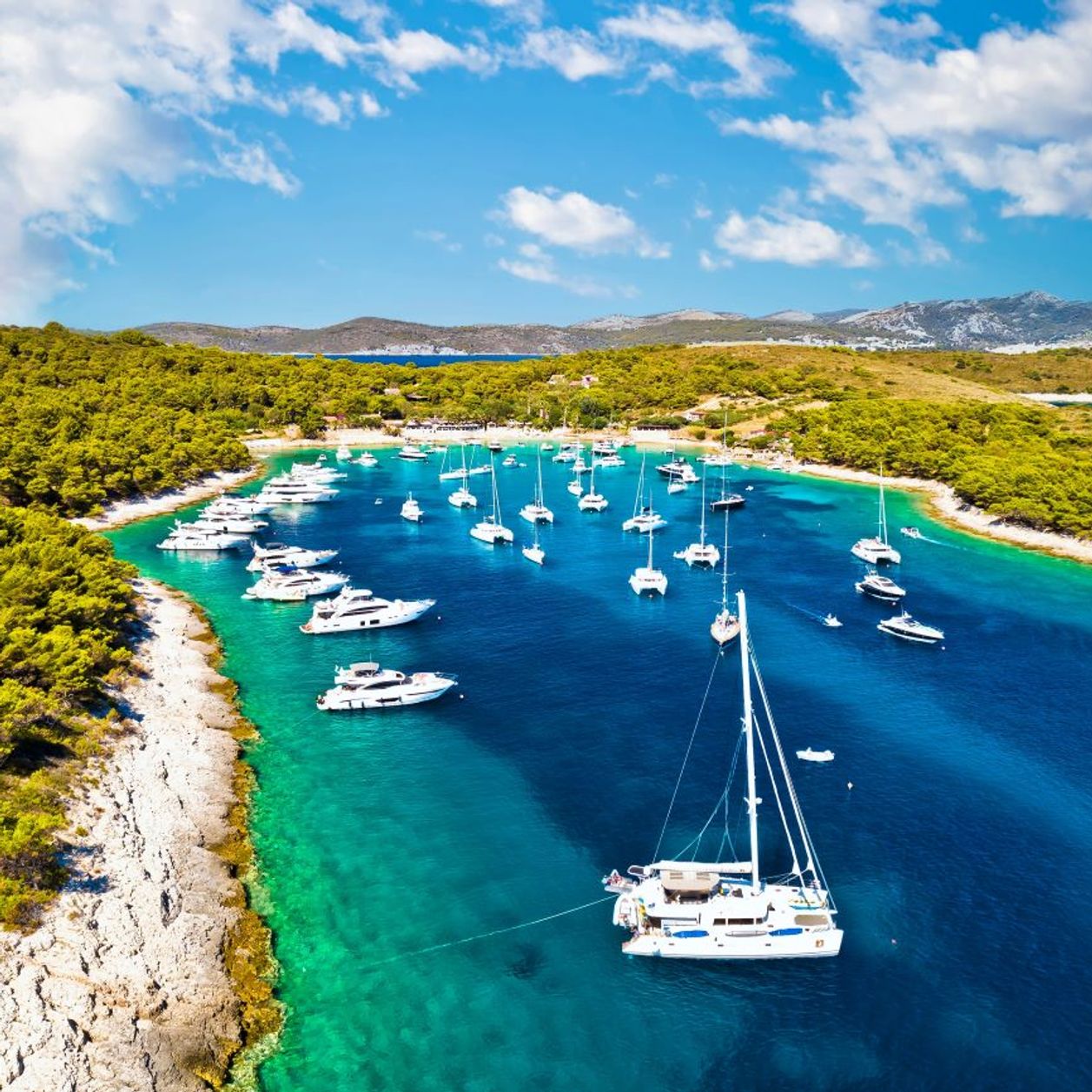 Oubliez les Cyclades, cet archipel méconnu à seulement 3h de Paris ...