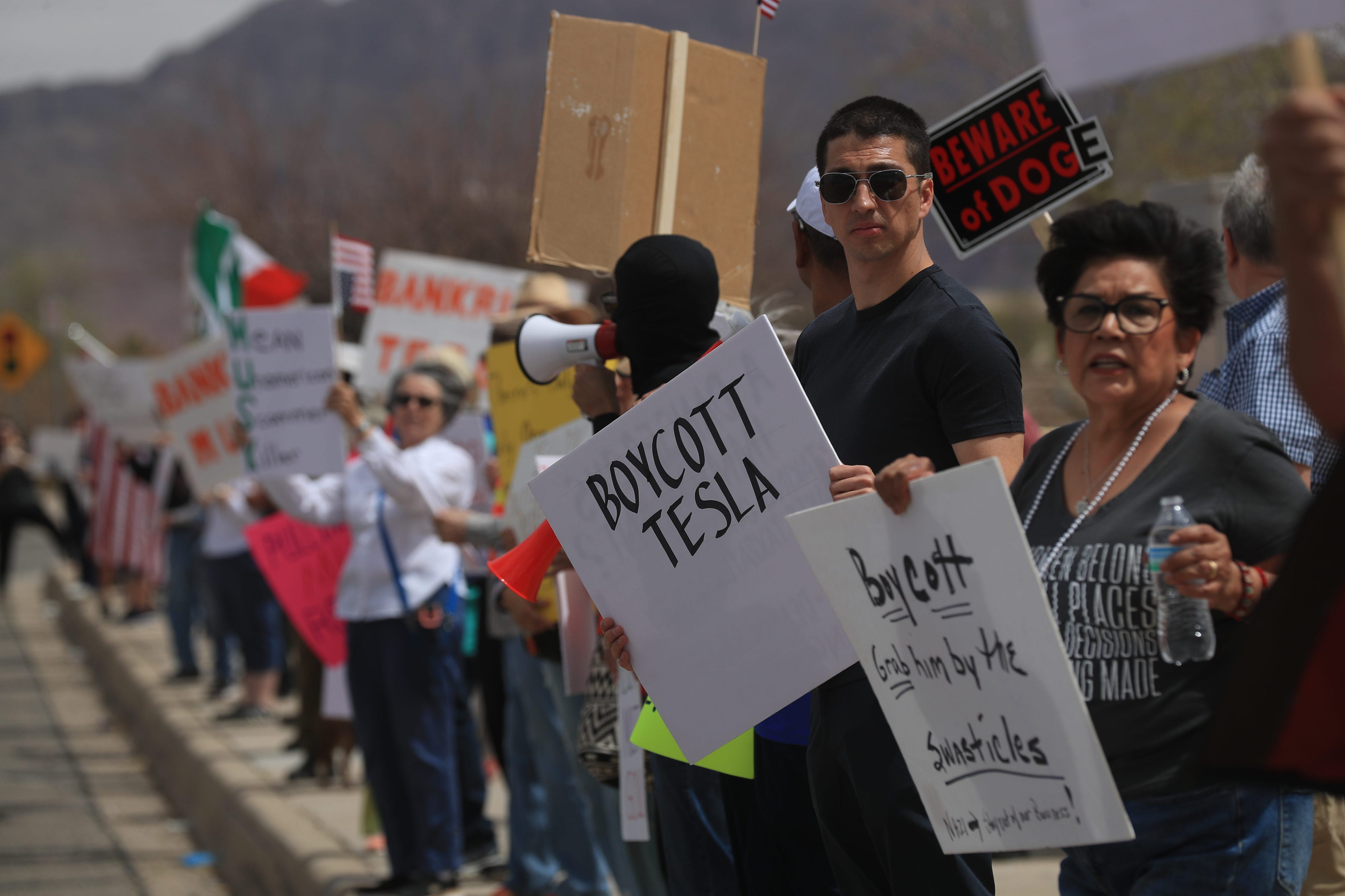 'Tesla Takedown' protest in El Paso joins Elon Musk backlash nationwide